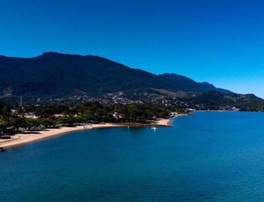 Praia do Perequê - Um refúgio paradisíaco em ilhabela