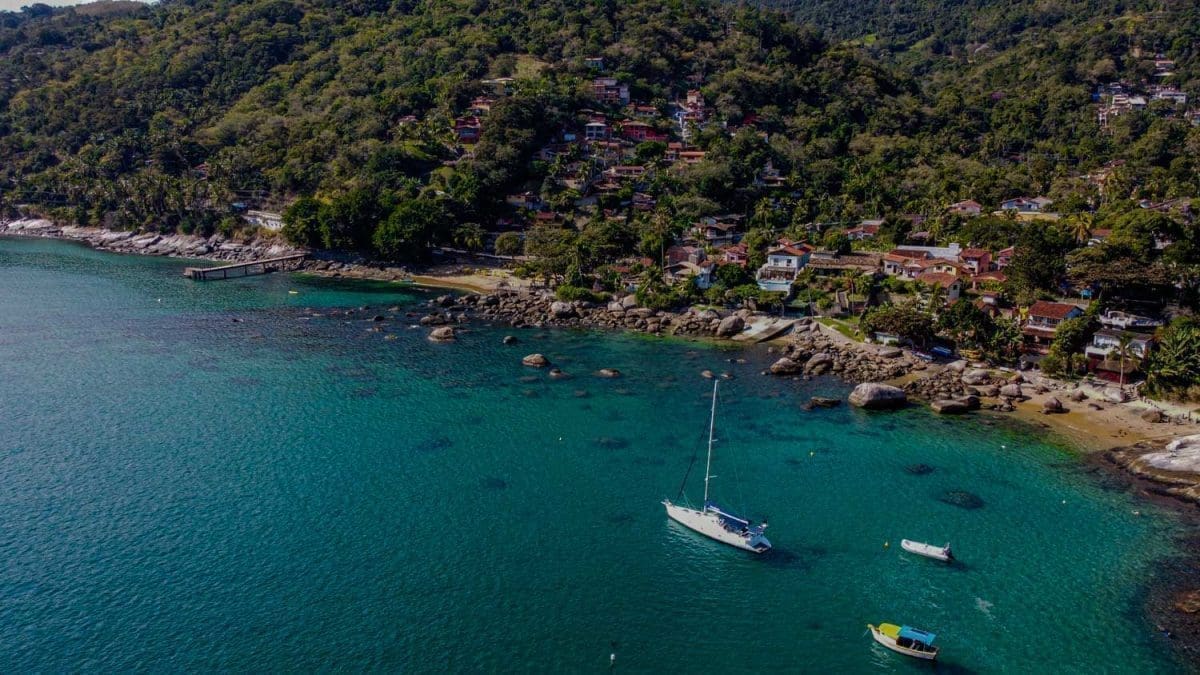 Praia do Portinho - Um paraíso à beira-mar em ilhabela